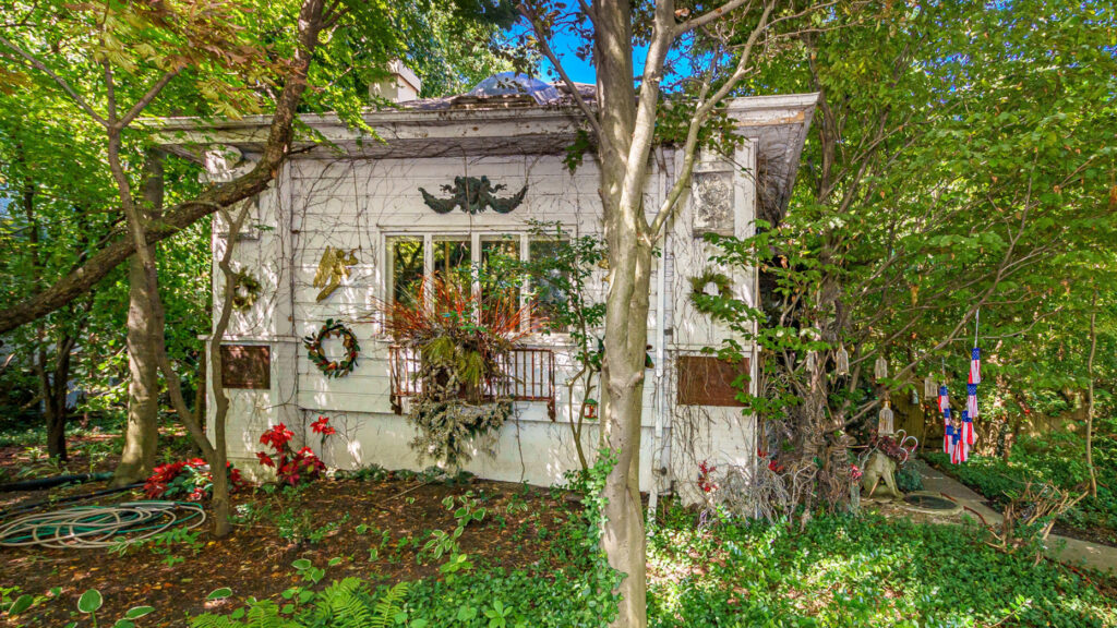 This 'Hobbit' Home Hit The Market In July. In A Hot Market, It's ...